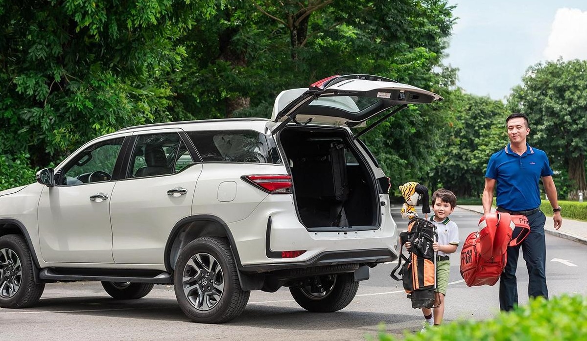 Công ty cho thuê xe hợp đồng 7 chỗ giá rẻ, các dòng xe Fortuner, innova ...